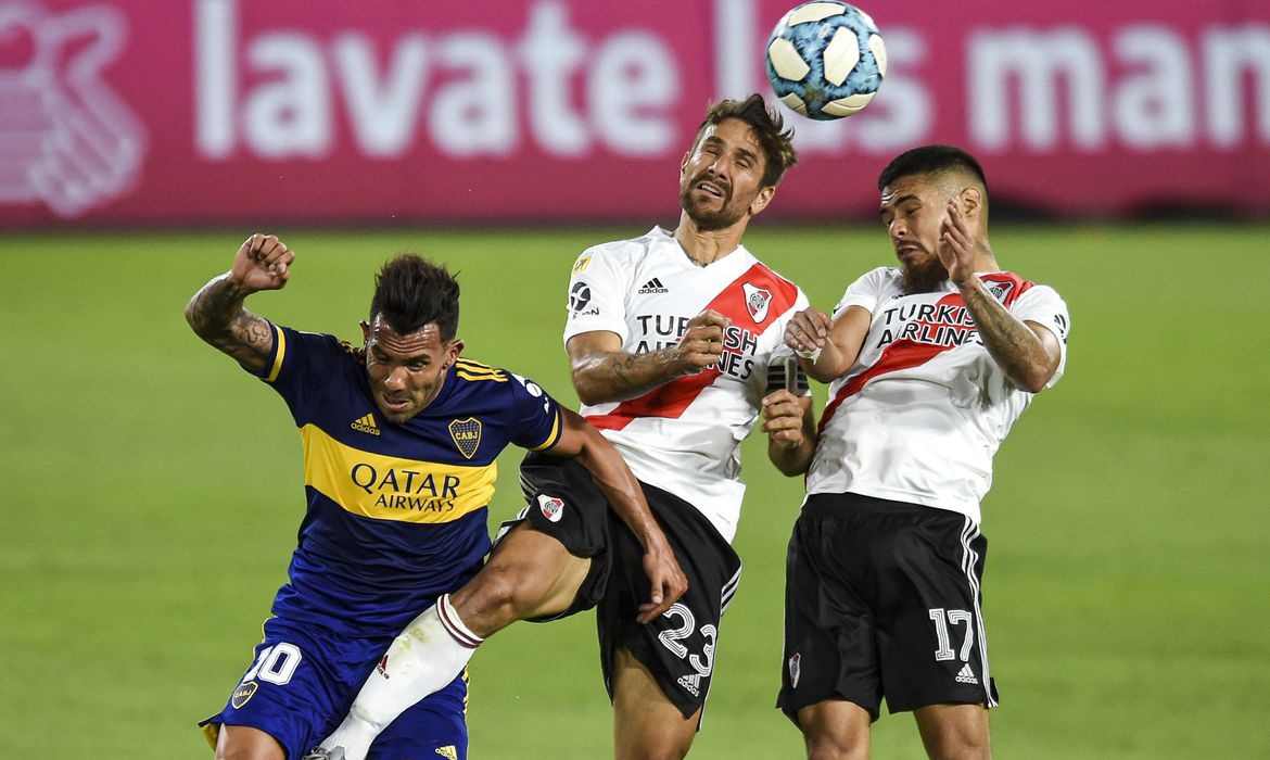 Em clássico argentino, Boca Juniors e River Plate empatam em 2 a 2 ...